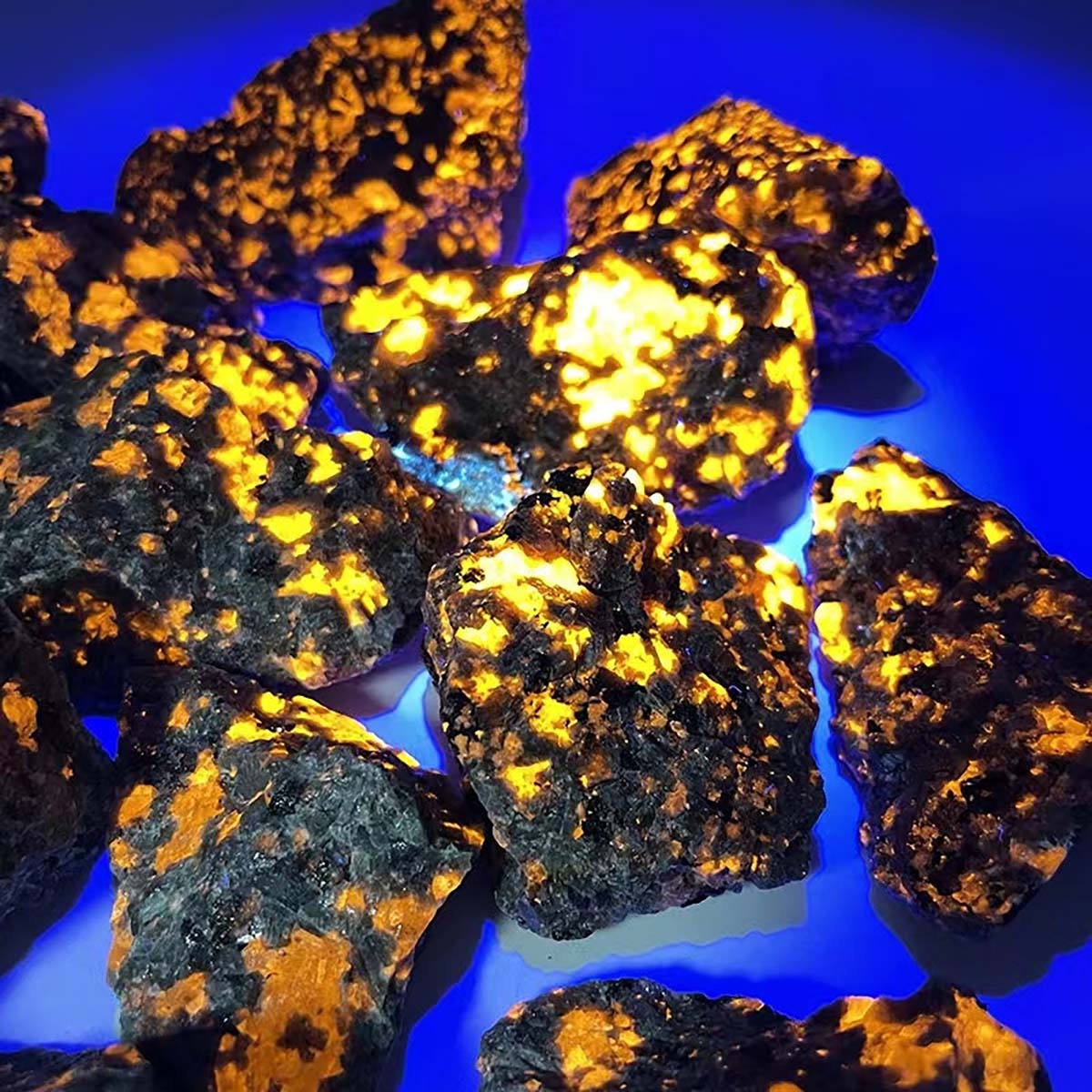 Natural flame stone fluorescent soda rough,Yooperlite mineral specimens ...