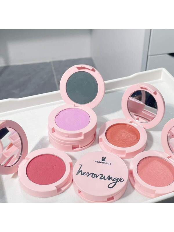 Colorete en crema mate en color , aspecto natural , brillante ...