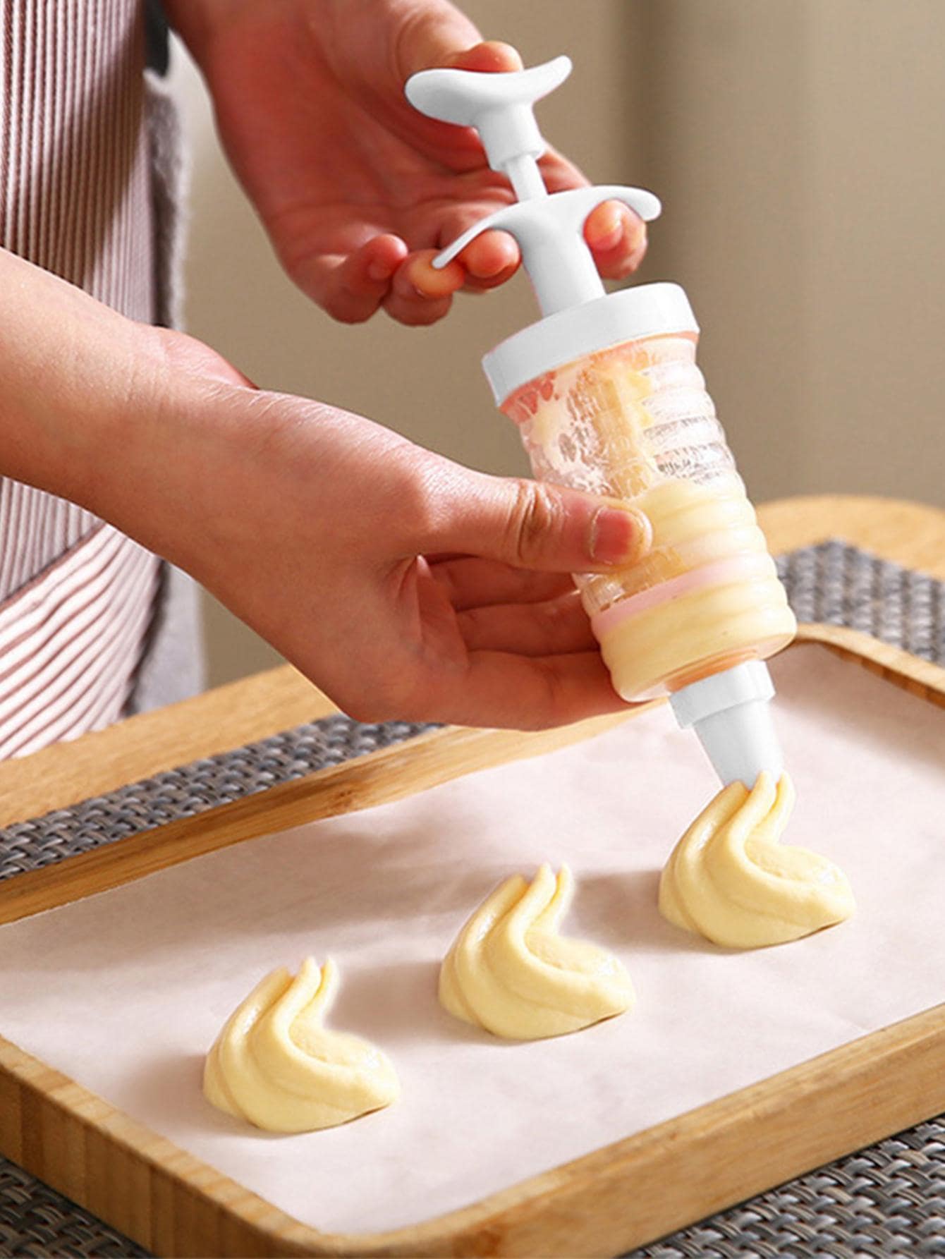 Create Delicious Masterpieces with This Ultimate Cake Decorating Cookie ...