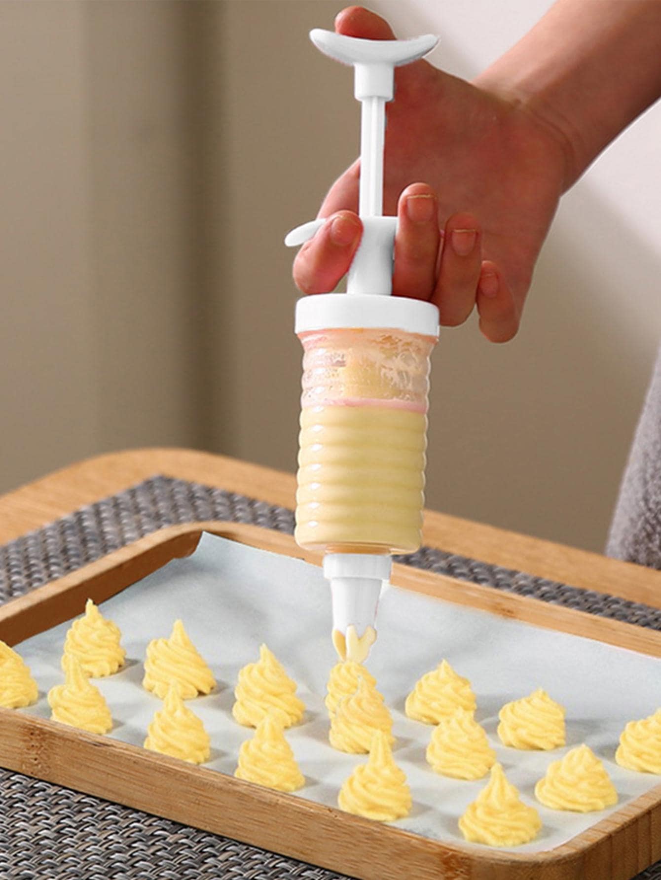 Create Delicious Masterpieces with This Ultimate Cake Decorating Cookie ...