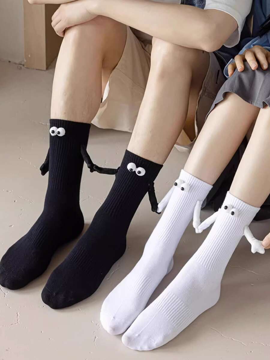 2pairs Couples' Magnetic Attraction Holding Hands Socks | SHEIN UK