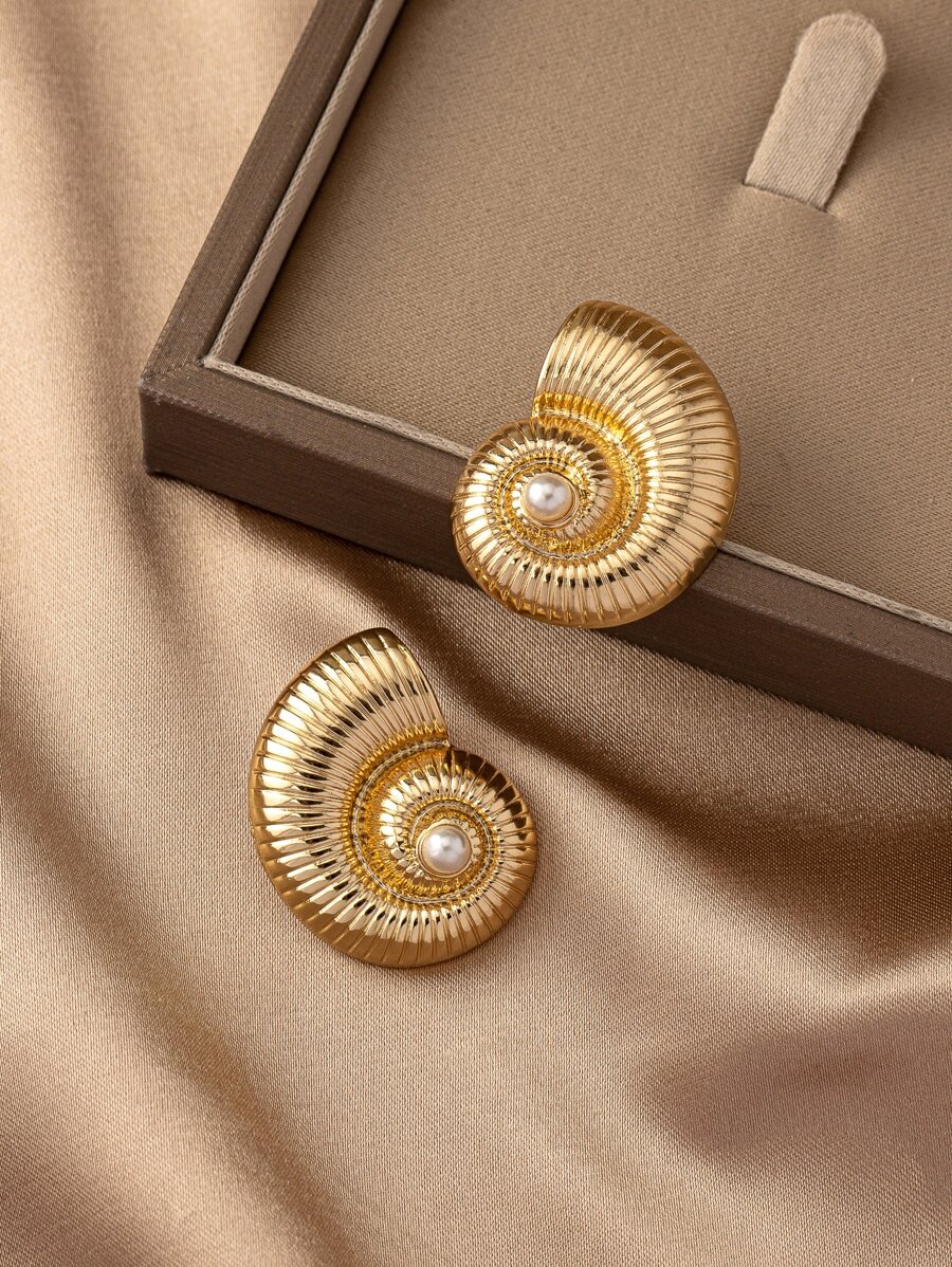 1pair Fashionable Geometric Faux Pearl Snail Stud Earrings | SHEIN USA