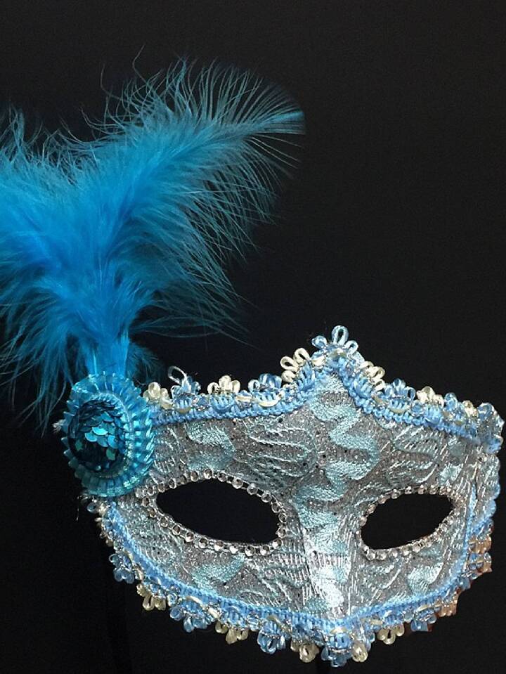 Venetian Eye Mask With Feathers
