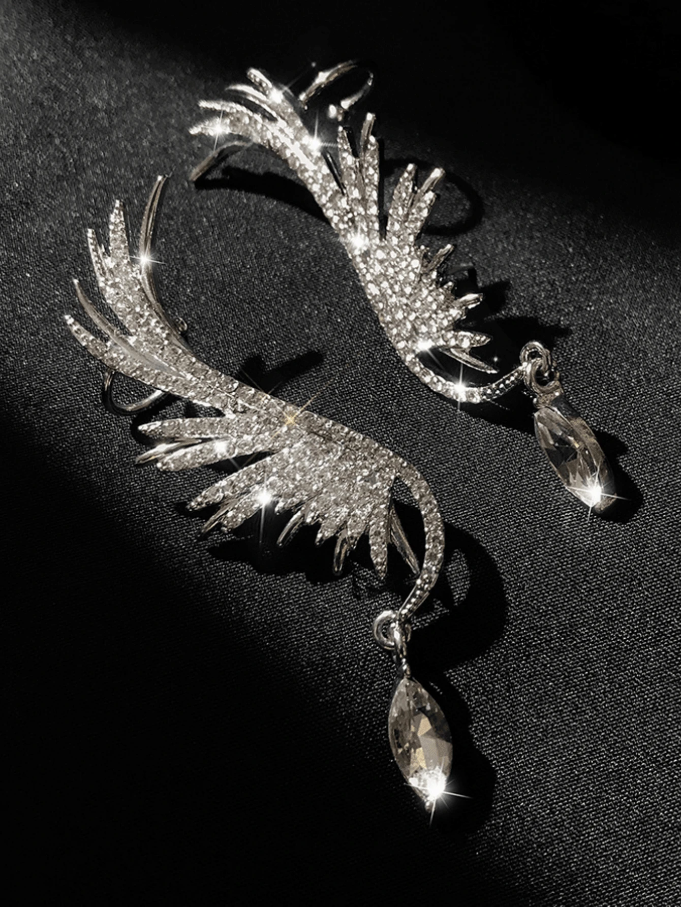 Orecchini con molletta all'orecchio a stud con ali di angelo piene di ...