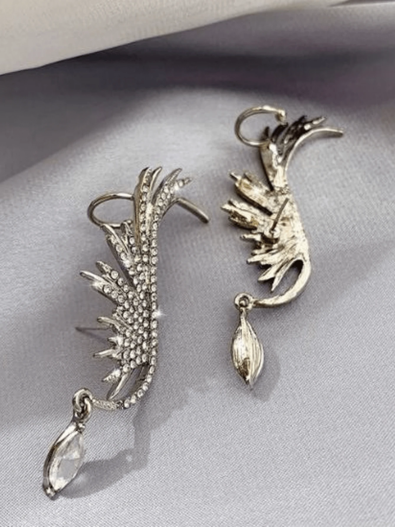 Orecchini con molletta all'orecchio a stud con ali di angelo piene di ...