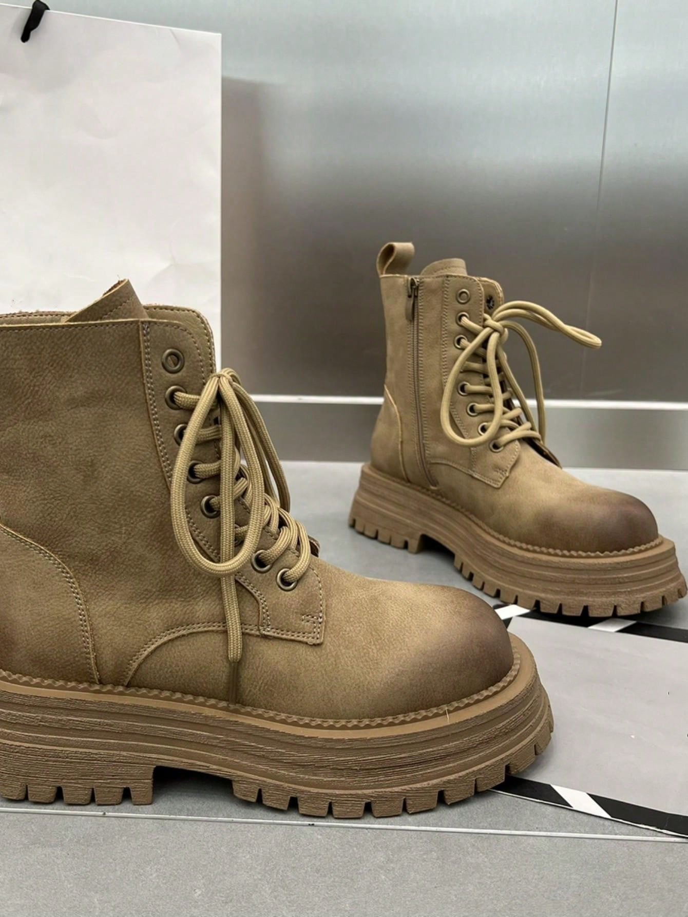 Botas Con Cordones Para Mujeres Con Efecto De Desgaste En La Puntera ...