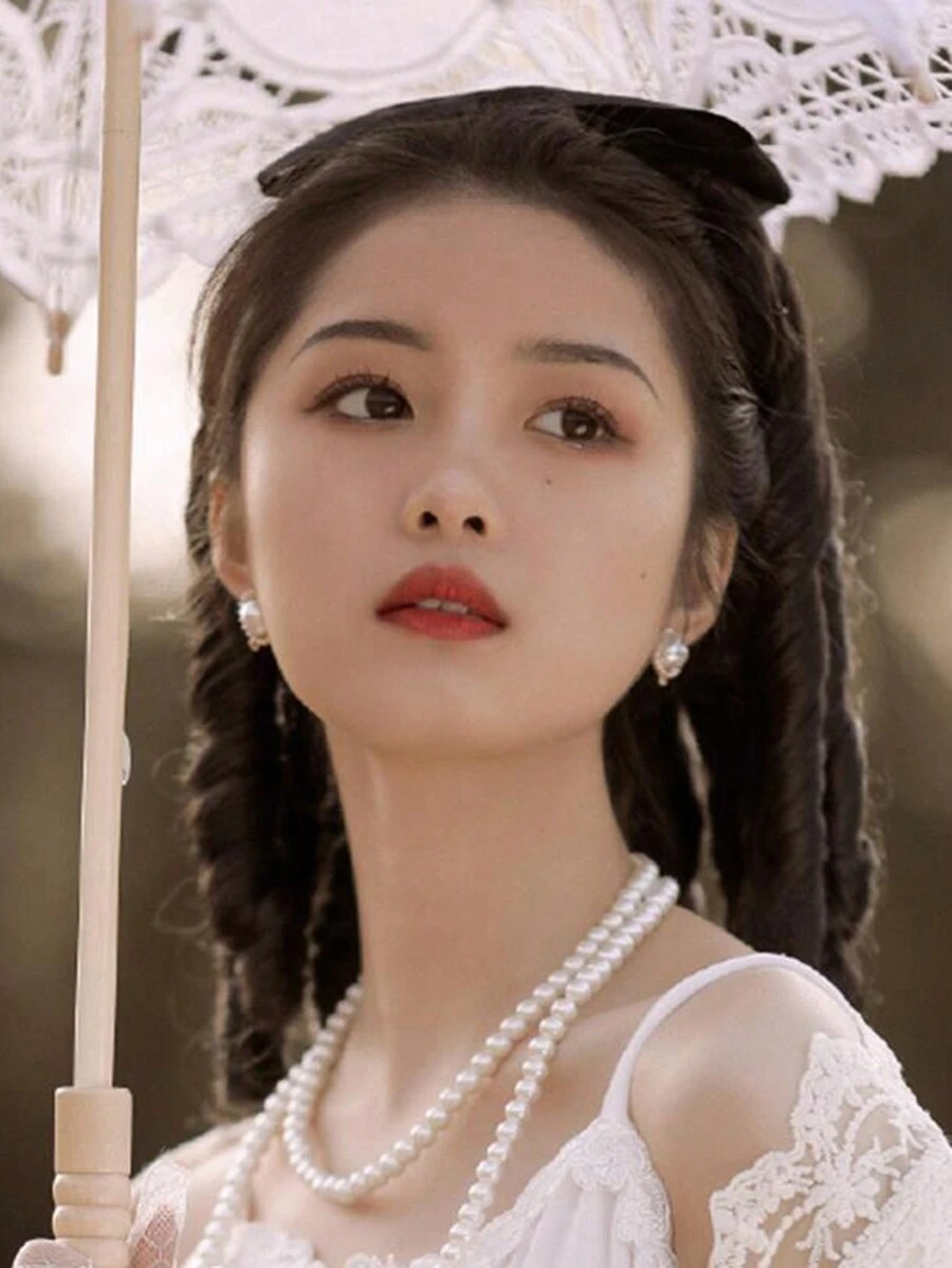 Una Mujer Usando Peluca Con Rulos Vintage Para Mujer Socialite, De ...