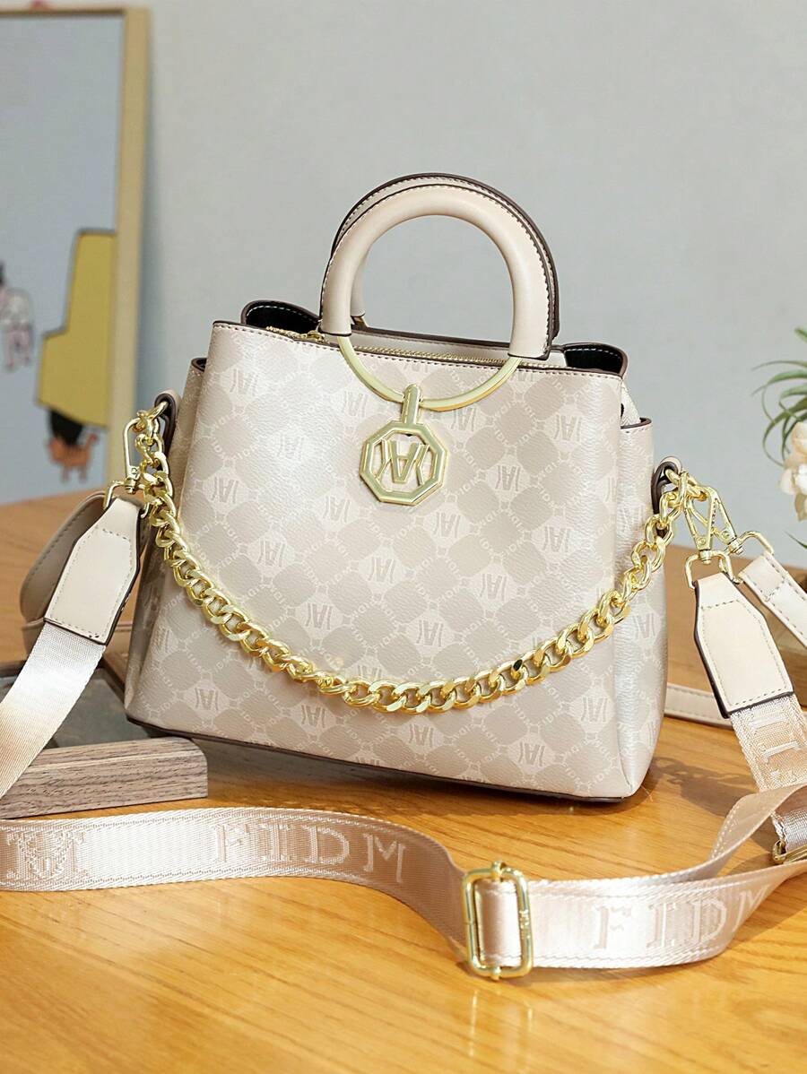 Fashionable Women's Handbag With Professional Appearance Suitable For ...