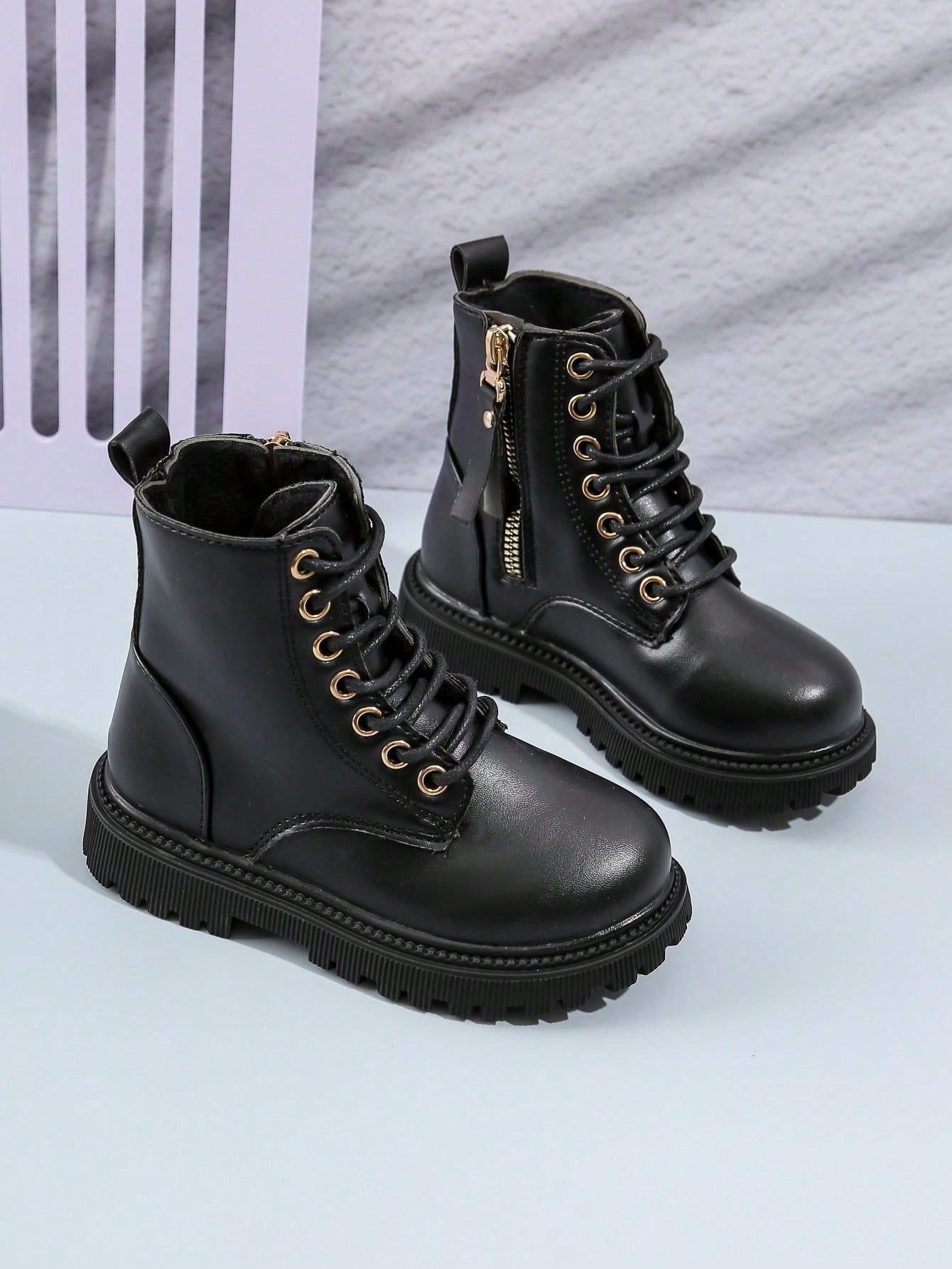 Ett par Av Barns Kängor För Bebis Flickor , Gjord Av Mjukt PU Läder I ...