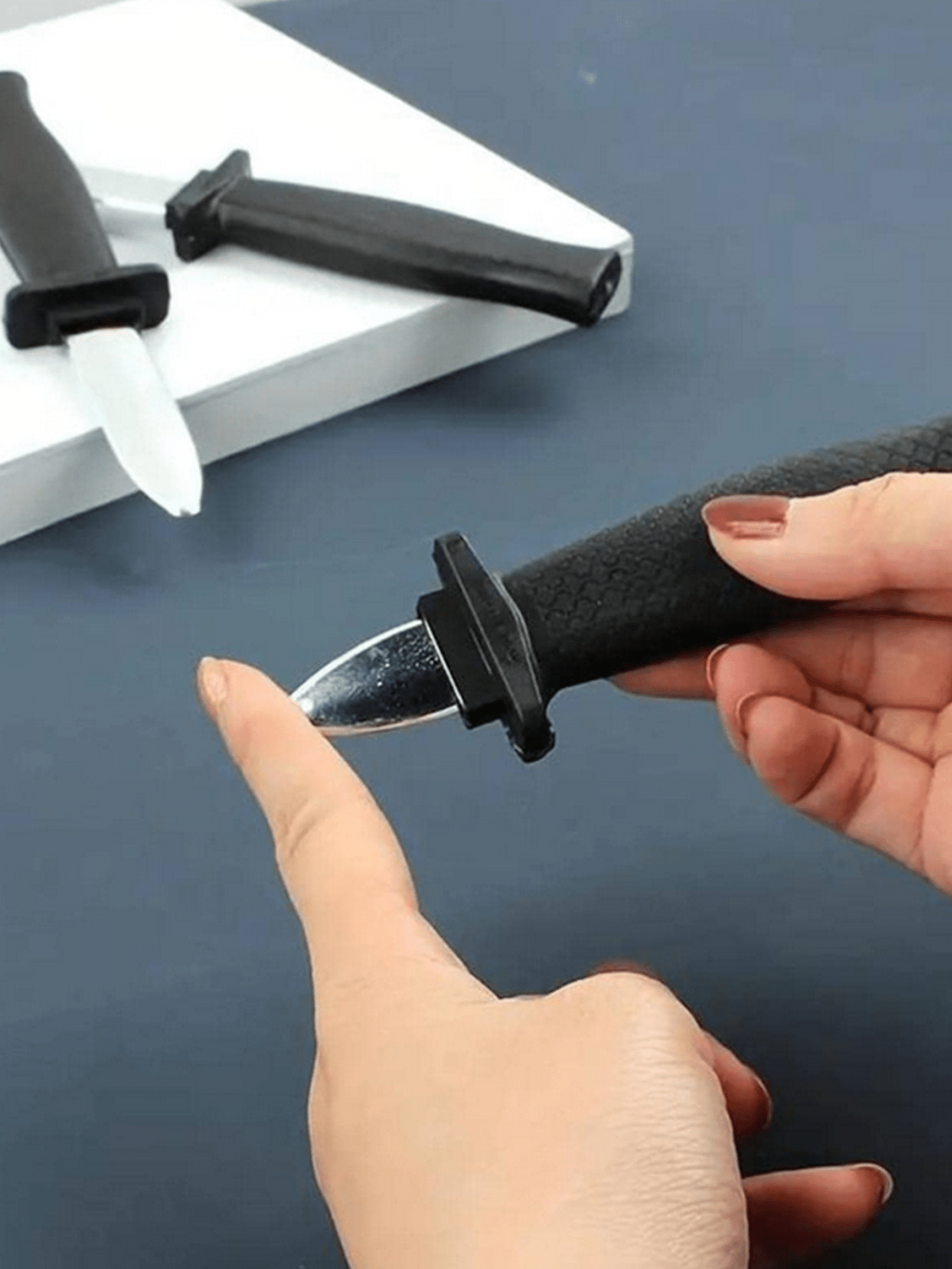 1pc Stretchable Plastic Dagger Magic Trick Prop For Carnival Toy | SHEIN