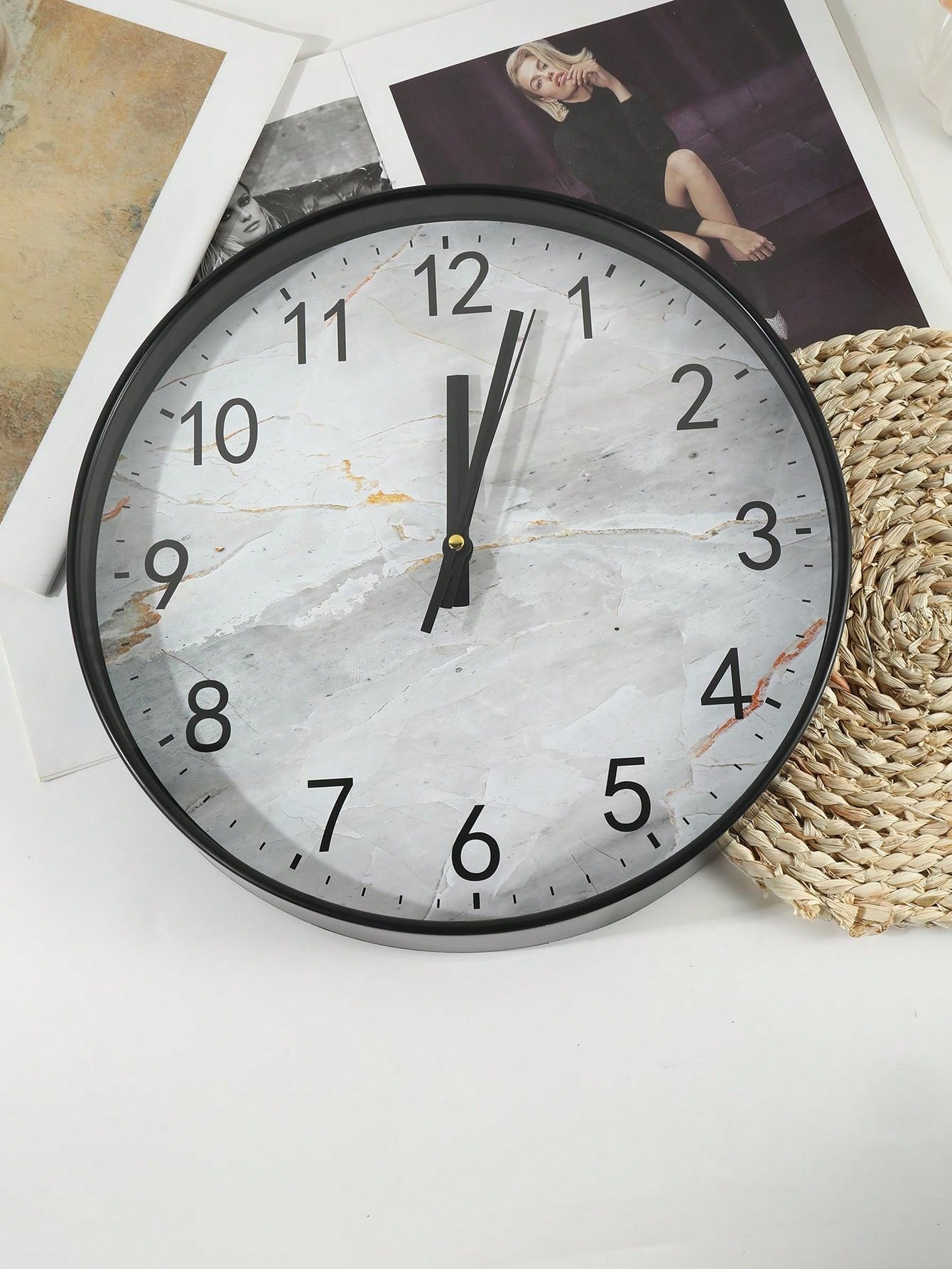 1pc 12-inch Scanning Silent Iron Core Wall Clock, Classic Modern ...