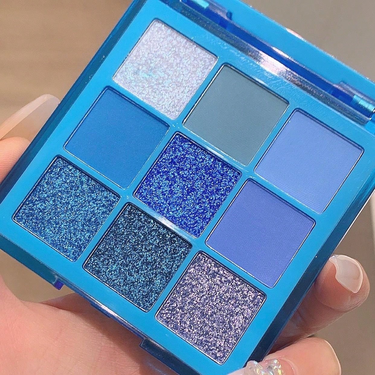 Paleta De Sombras De Ojos De 9 Colores En Azul Klein Con Acabado De Perla, Escarchado, Mate ...