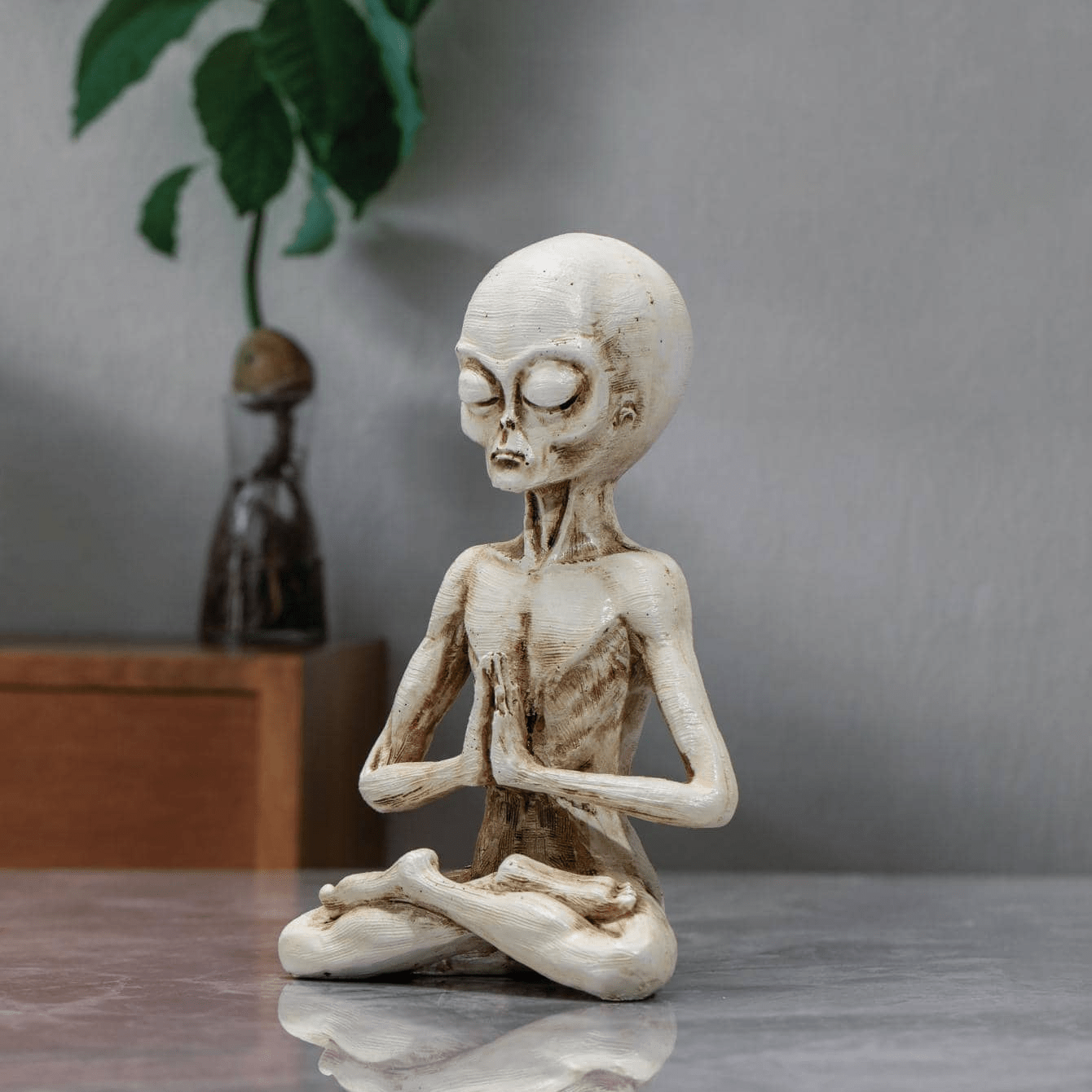 1pc Alien Yoga Pose Resin Craft Home Decorative Figurine For Living ...