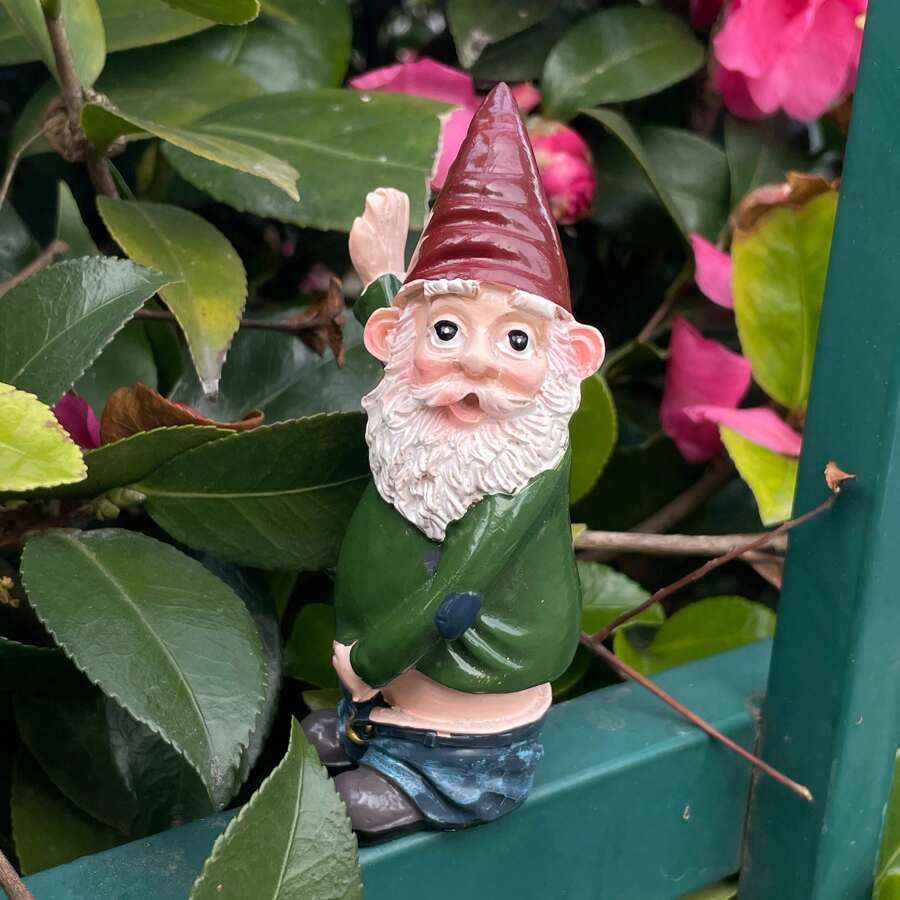 1pc Creative Miniature Helping Grandpa, Peeing White Bearded Dwarf ...