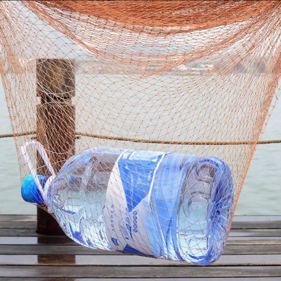 Rede De Pesca Tradicional, Arremessada À Mão, Feita De Material De ...