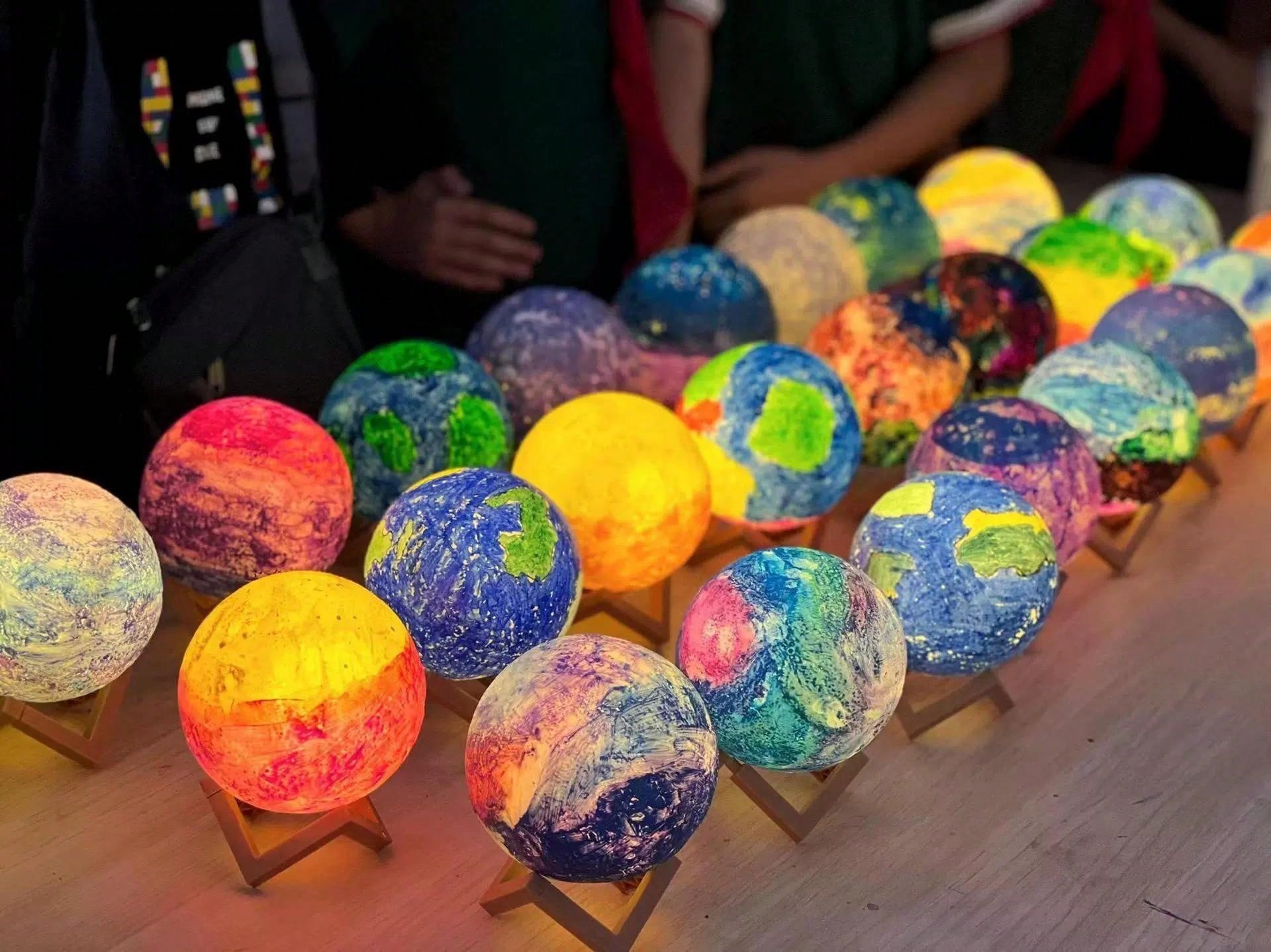 Diy Paintable Moon Shaped Night Light - 15cm [Includes Paints, Brushes ...