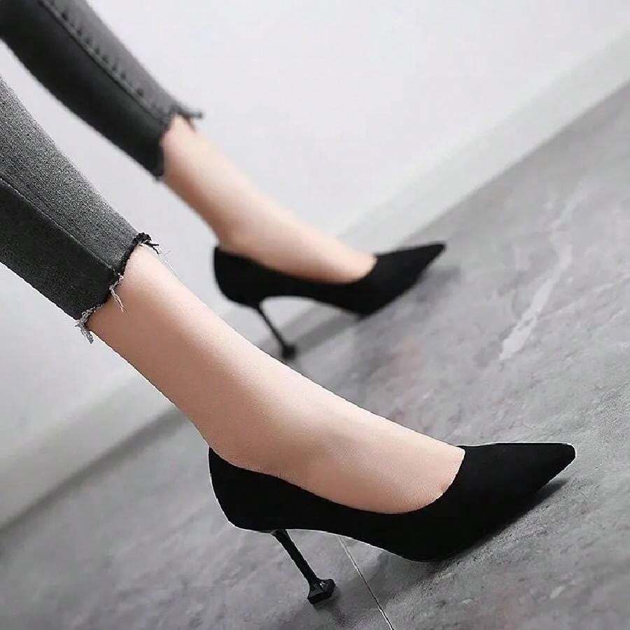 Schwarze Wildleder High-heels Mit Spitz Zulaufender Zehenpartie Für ...