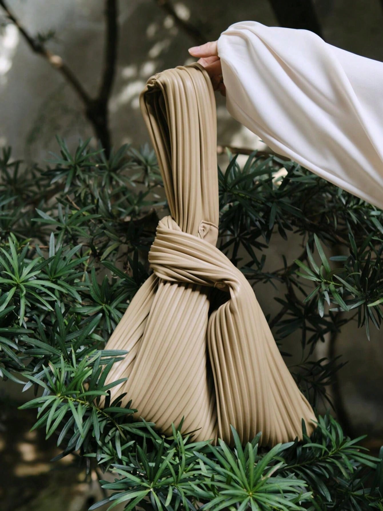 2024 New Arrival Vintage French Style Soft Folded Commuter Handbag ...