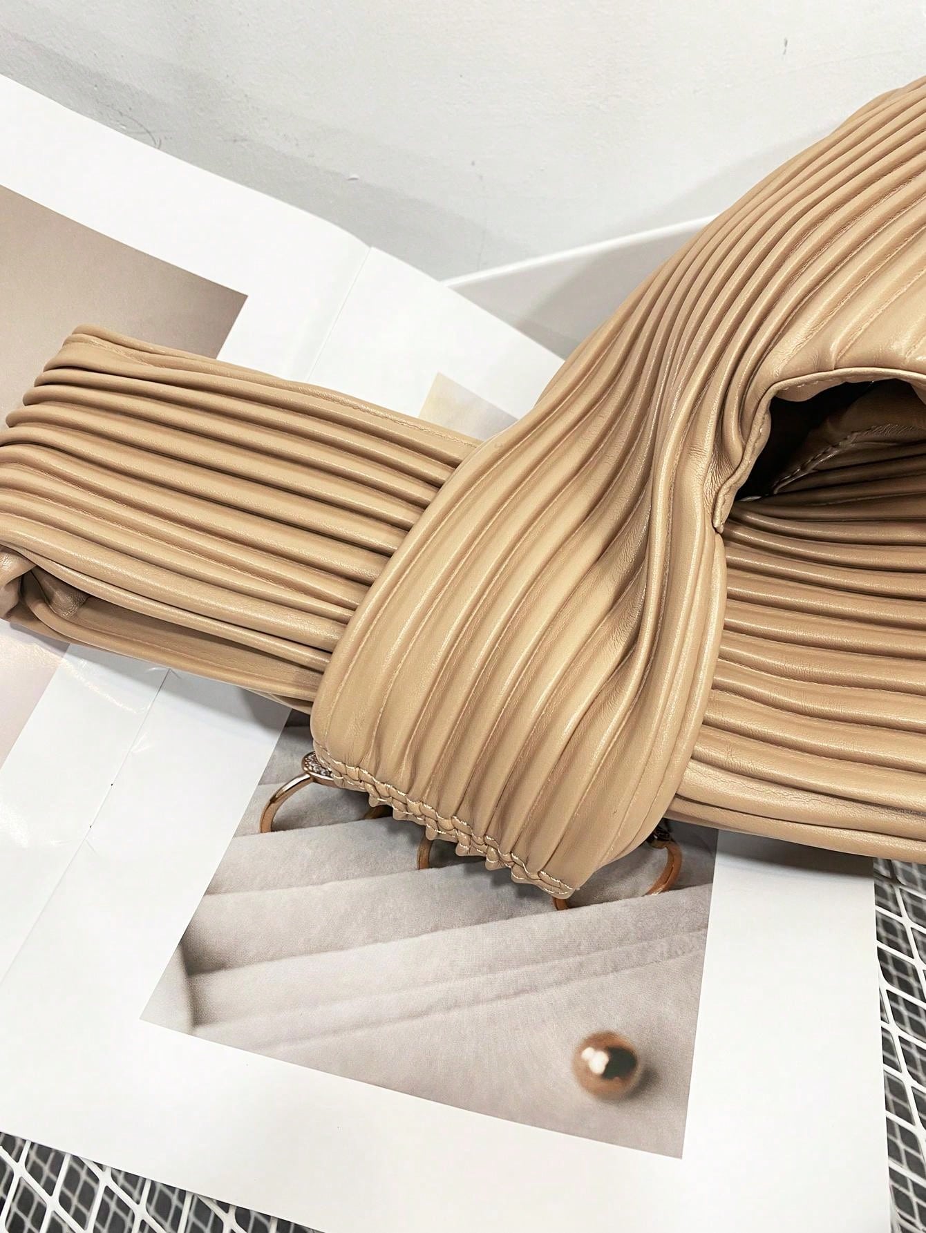 2024 New Arrival Vintage French Style Soft Folded Commuter Handbag ...