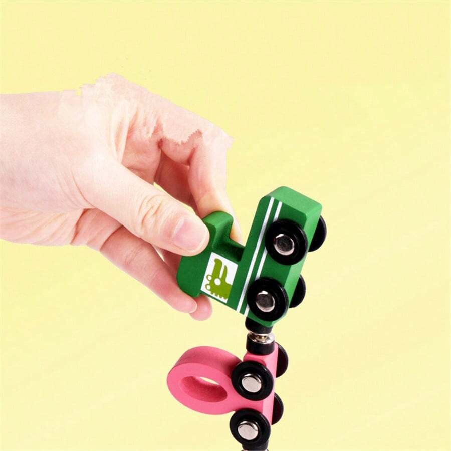 Children's Wooden Magnetic Train Puzzle Toy - 12 Cars With Numbers For ...