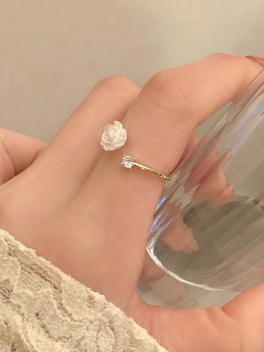 A Camellia Ring With A Gentle And Romantic Elegant Suitable For Women