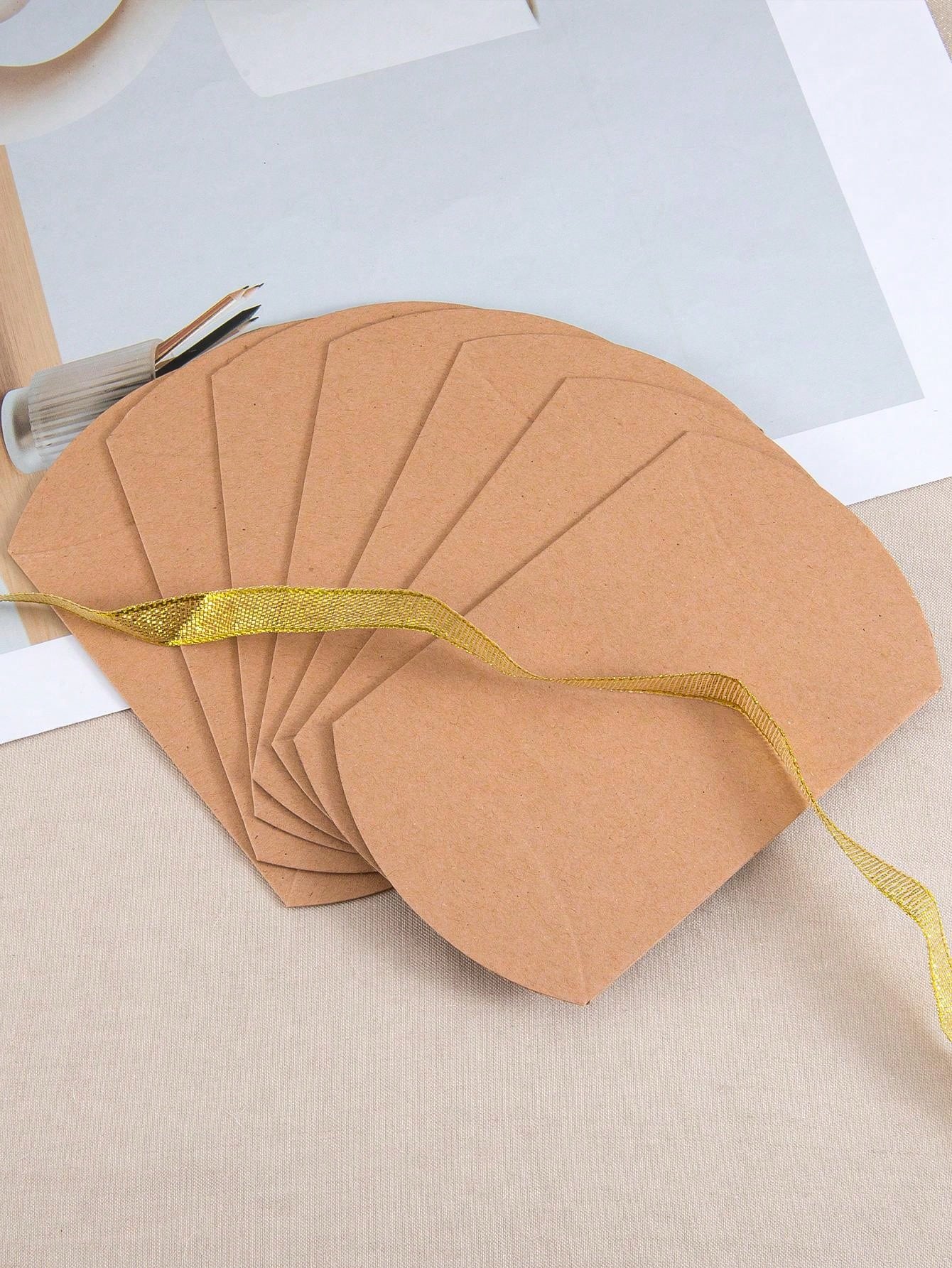 صناديق حلوى ورق كرافت مع شكل وسادة أسلوب أوروبي ١٠ ق‪طعة/‬علبة بحجم ٧ ...