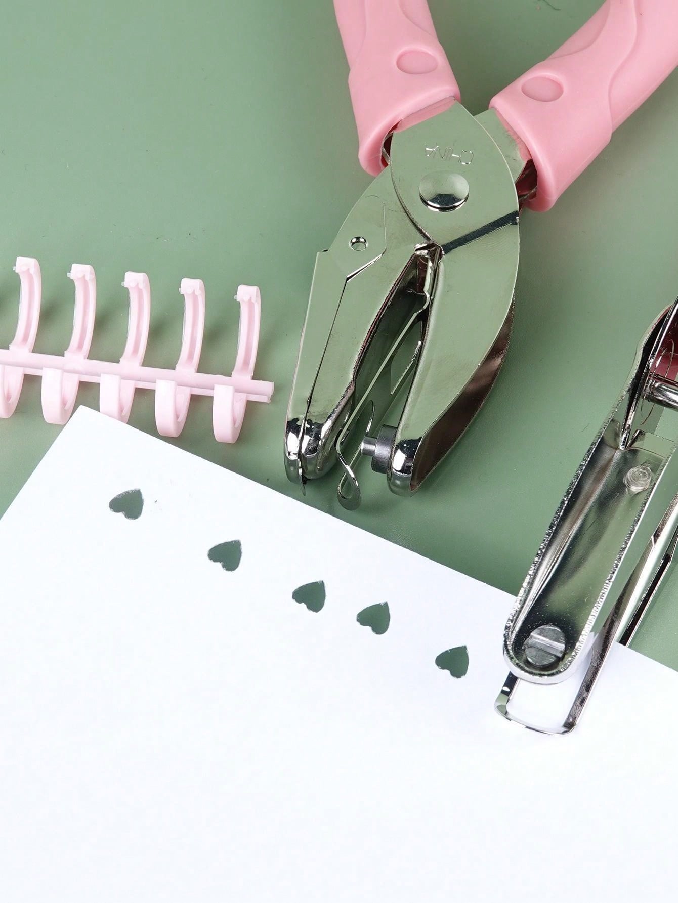 1pc Handheld Heart Shape Paper Punch, Mini Puncher For Card, Stationery ...