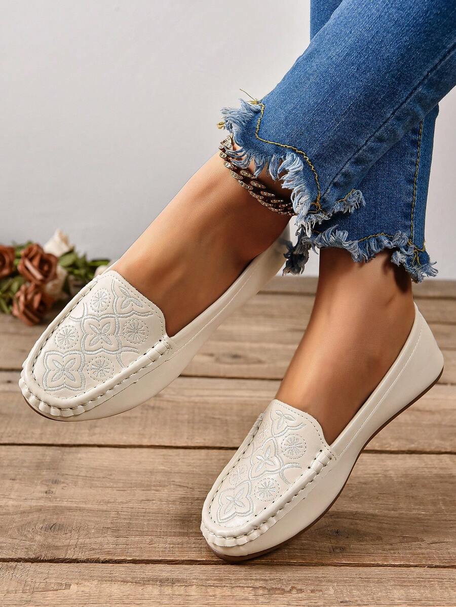 Women's Casual And Breathable Embroidery Design Slip-On Low-Cut Flat ...