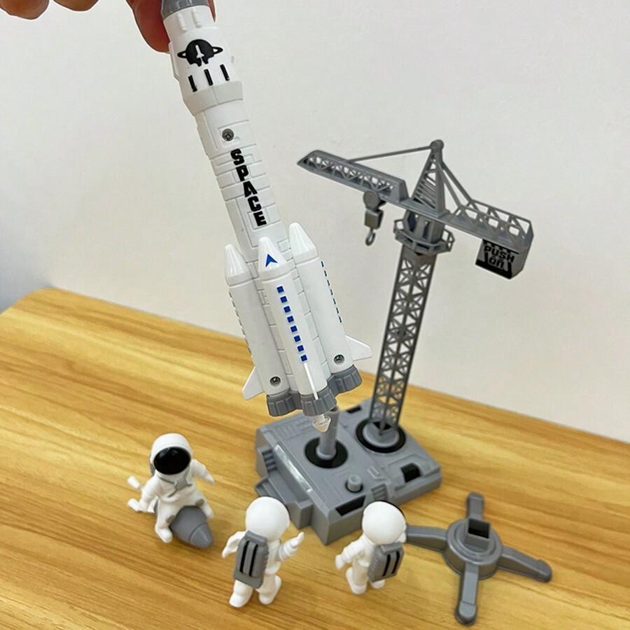 Astronaut Spaceship Model Toy, Spacecraft Launching Pad Space Station ...