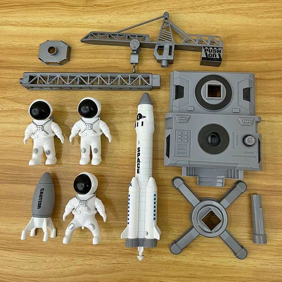 Astronaut Spaceship Model Toy, Spacecraft Launching Pad Space Station ...