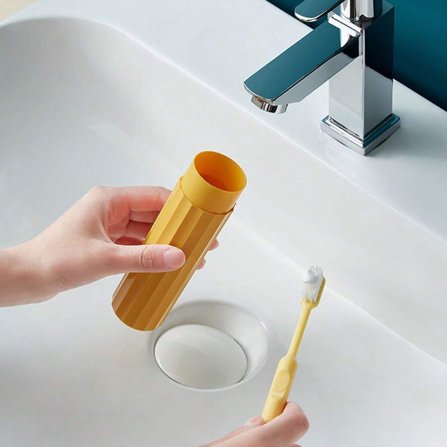 One Piece Of Simple And Portable Plastic Toothbrush Case For Travel And ...