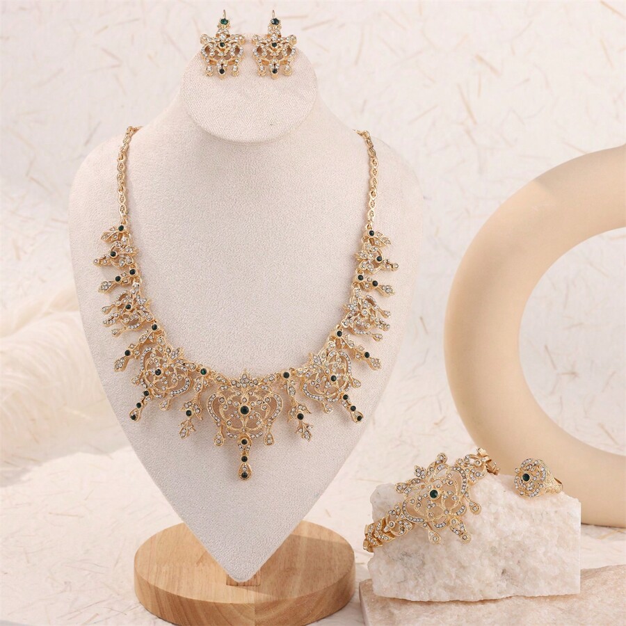 Queen-Style Wear With French Palace-Style Body Chains: Heart-Shaped ...