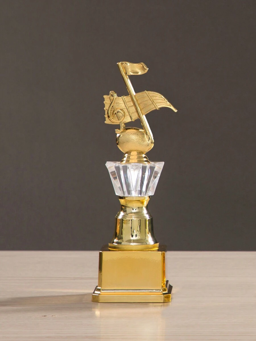 1 trofeo de copa de premio musical en forma de nota de música hecha de ...