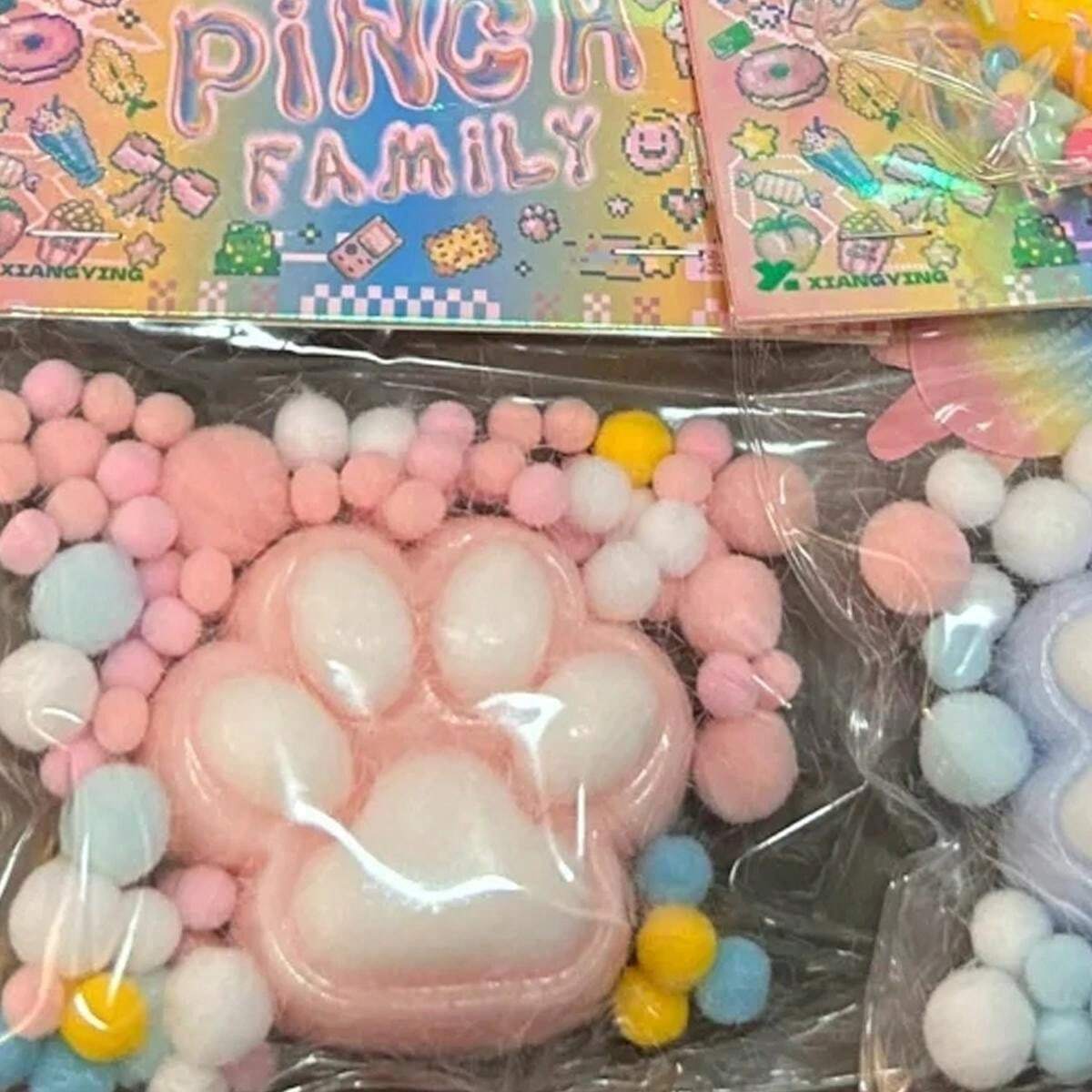 Pink Cat Paw Stress Relief Toy Twisted Fidget Toy, Product Packaging ...