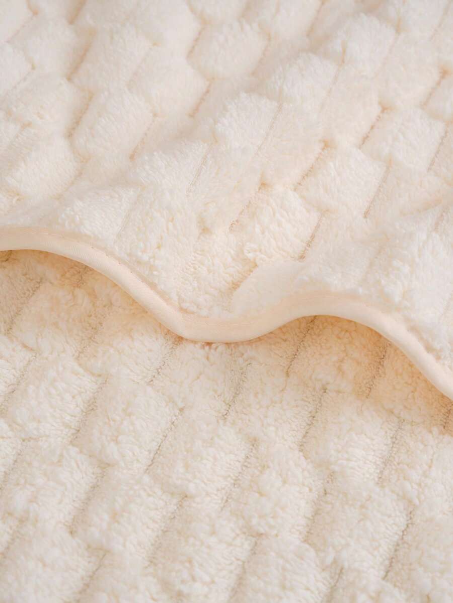 1pc Coral Fleece Solid Color Jacquard Couple Pattern Home Towel Or Bath
