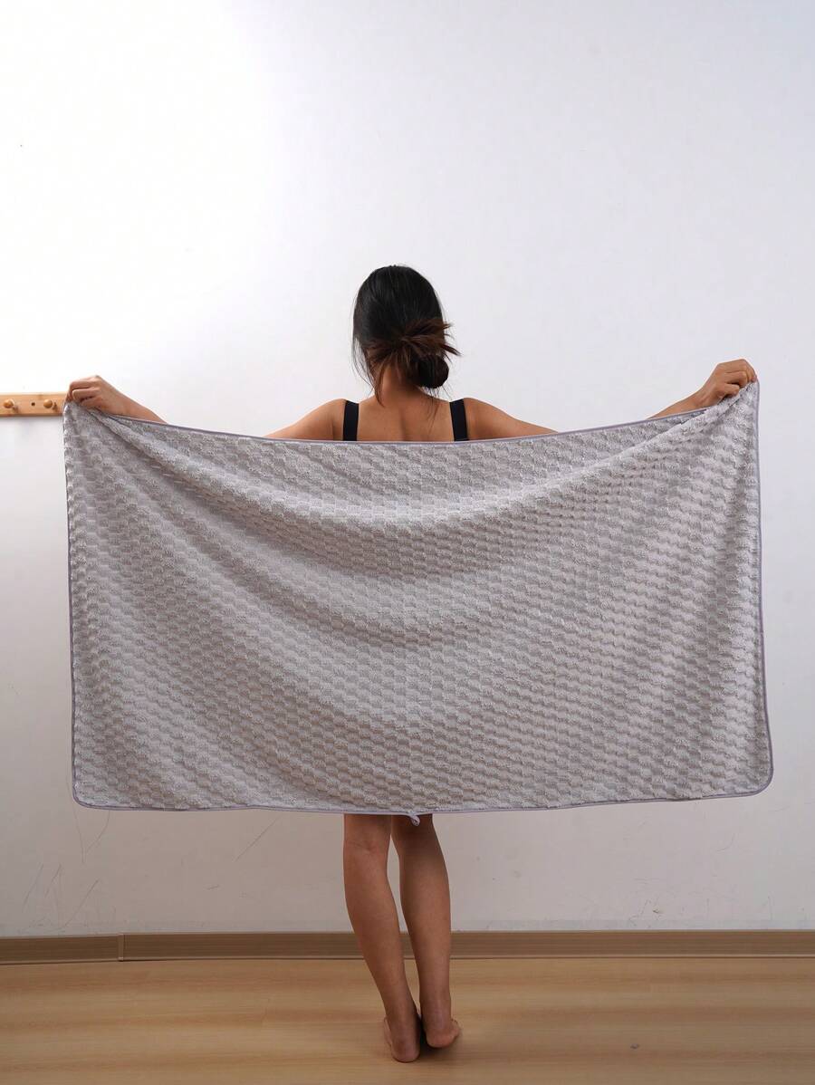 1pc Coral Fleece Solid Color Jacquard Couple Pattern Home Towel Or Bath