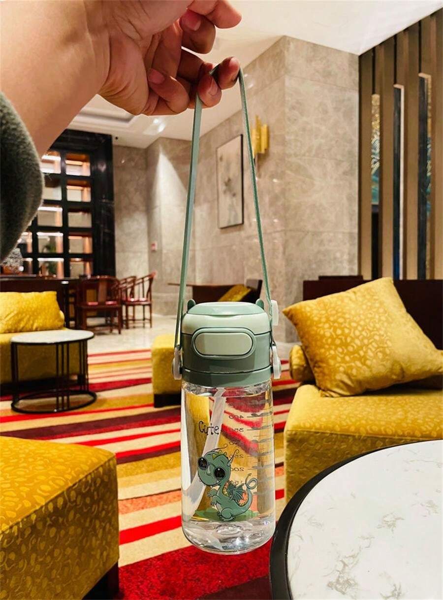 アウトドア用カートゥーンプラスチック製水筒、取っ手、ストロー、容量表示、跳ね返り防止カバー | SHEIN JAPAN