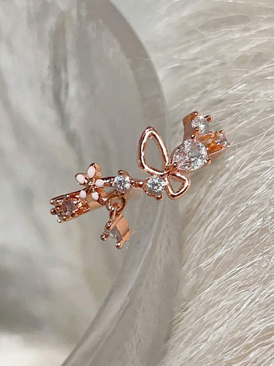 A Butterfly Love Flower Ring With A Gentle And Romantic Temperament