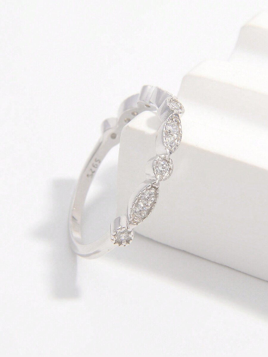 An Elegant, Stylish, Classic And Exquisite Ring Made Of 925 Silver And ...