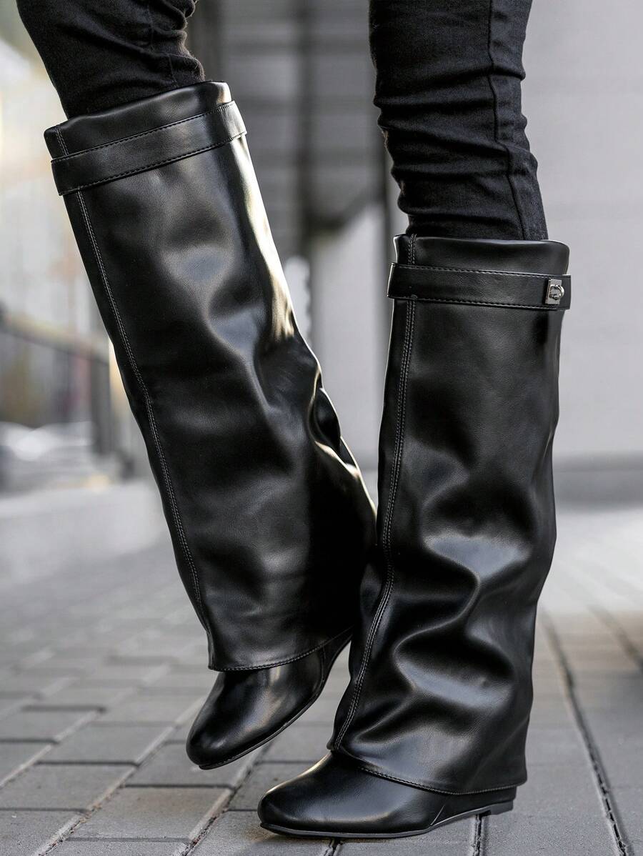 Botas largas de diseñador de lujo para con dobladillo de tiburón y ...