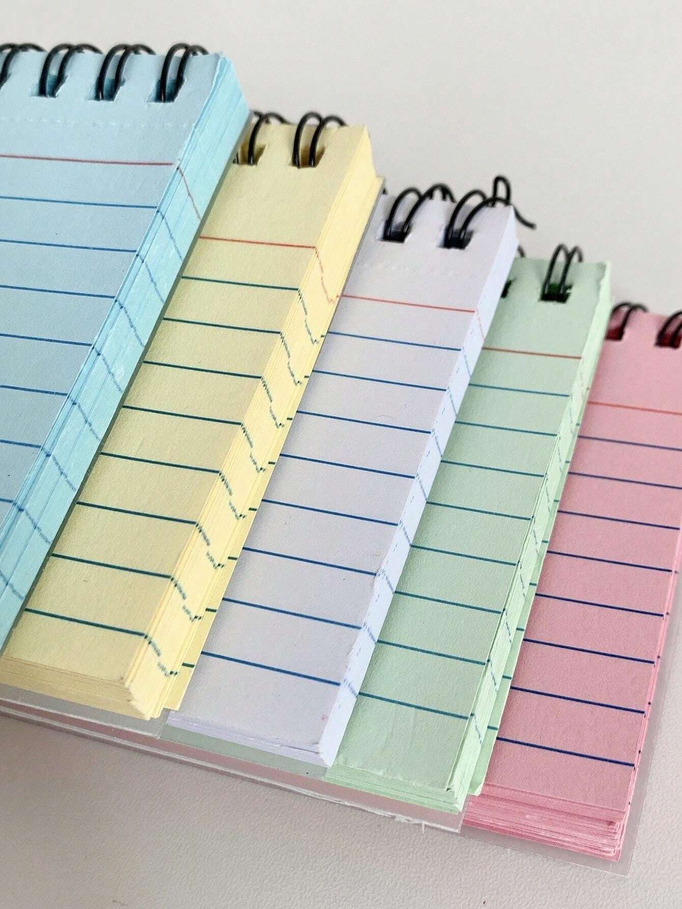 5 Farben reißbares Spiralnotizbuch mit farbigen horizontalen Linien und ...