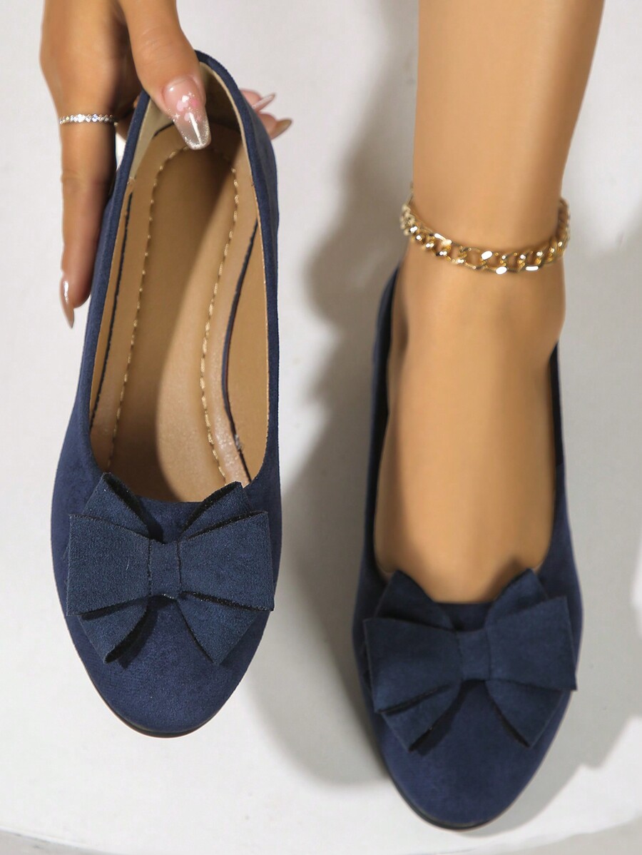 Zapatos de tacón de cuña de puntera redonda con decoración de lazo de ...