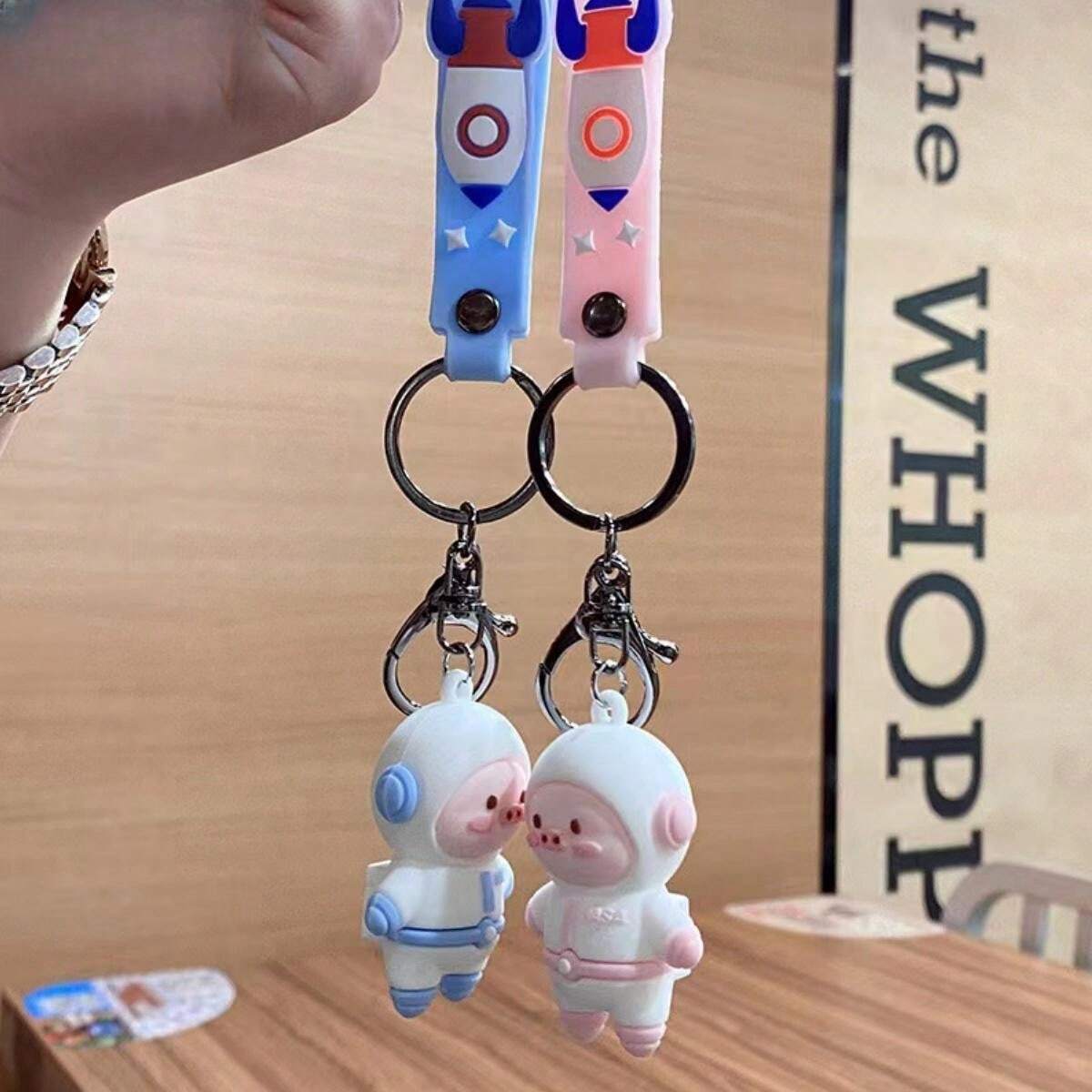 2 piezas Llavero con dibujos animados de cerdo astronauta en el espacio ...
