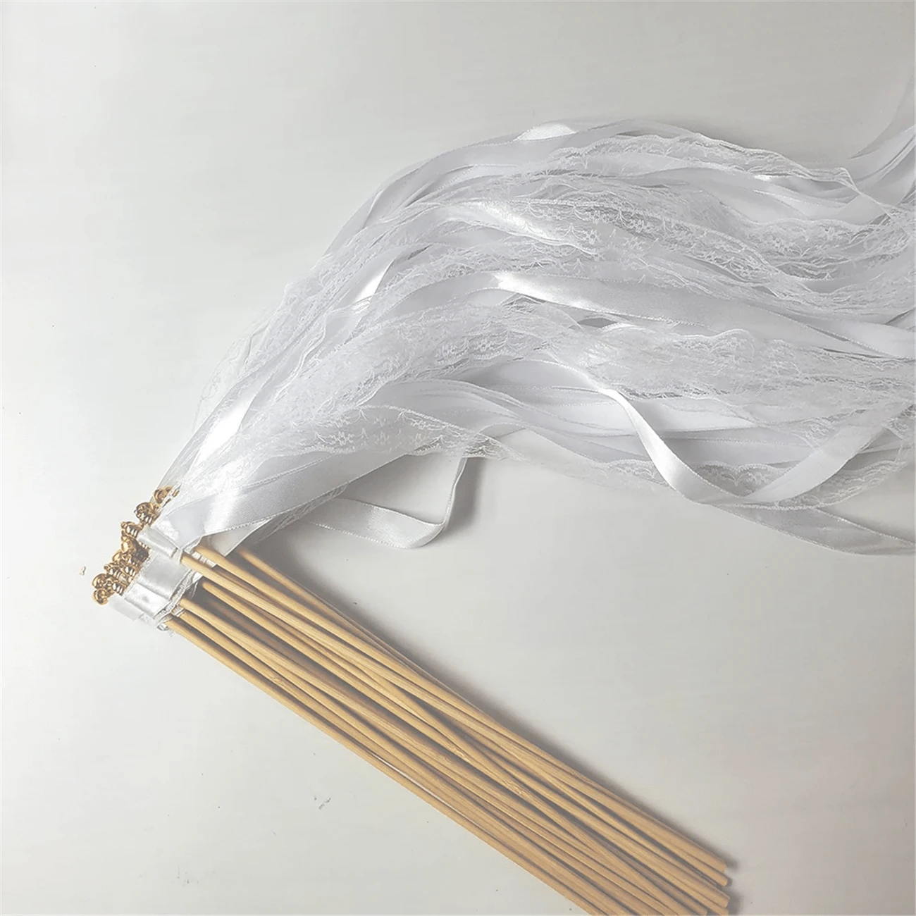 Varitas de cintas para hadas, varillas de encaje giratorias para bodas con campana dorada y ...