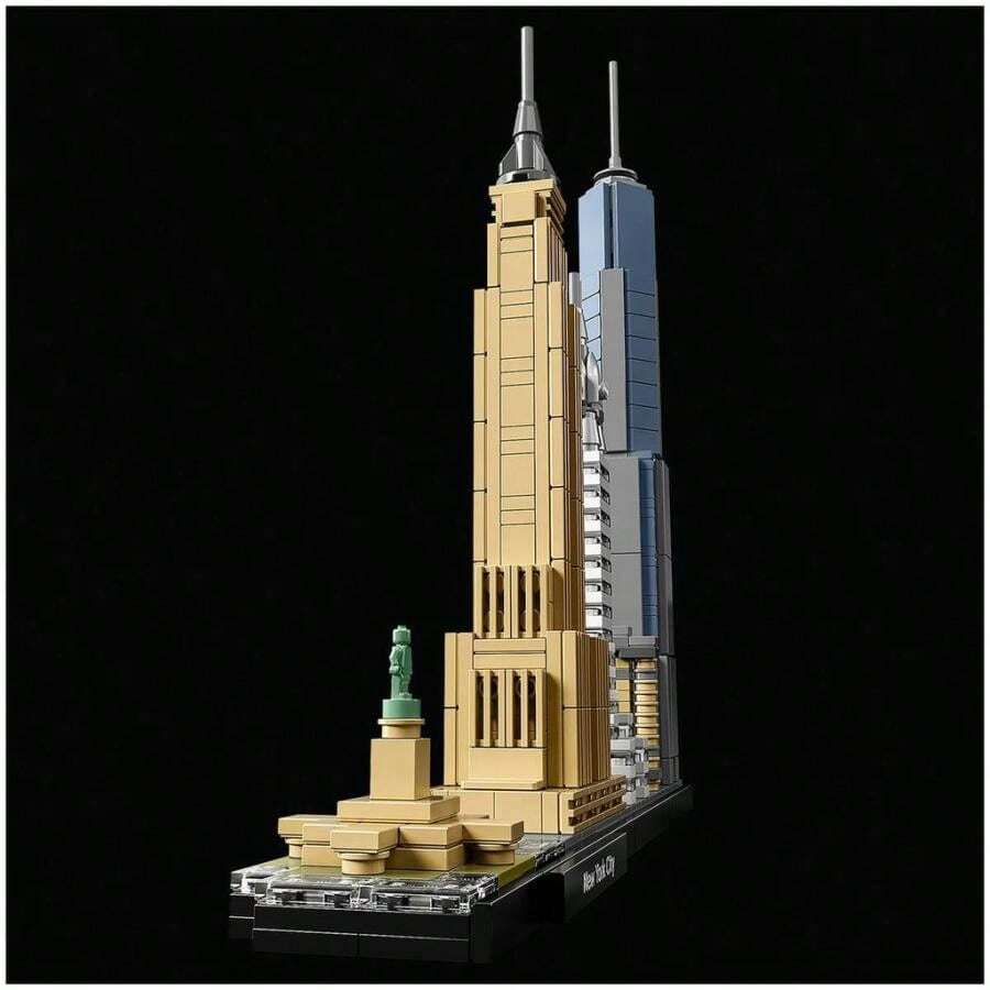 LEGO | LEGO Architecture: New York City: Skyline Building Set (21028 ...