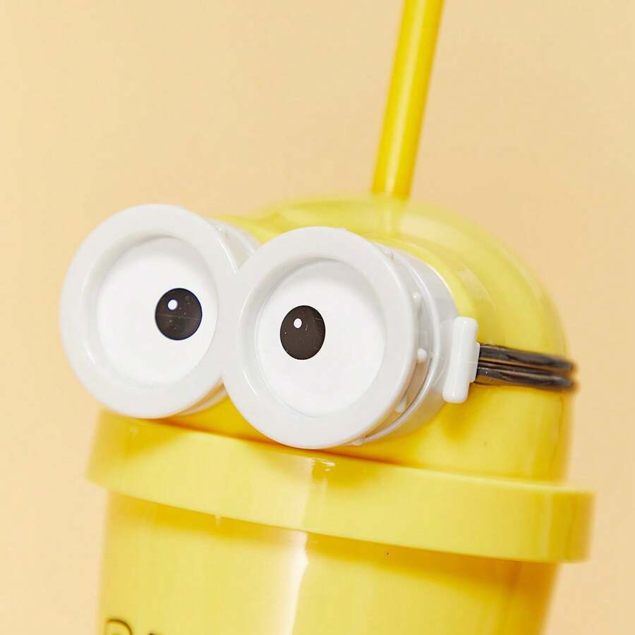 Miniso Daisy Minions Collection Plastic Bottle With Straw (640mL) | SHEIN
