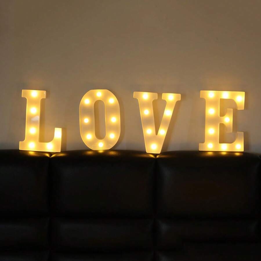 Letras Luminosas, Letras Luminosas de LED 'LOVE', Pequenas Letras com ...