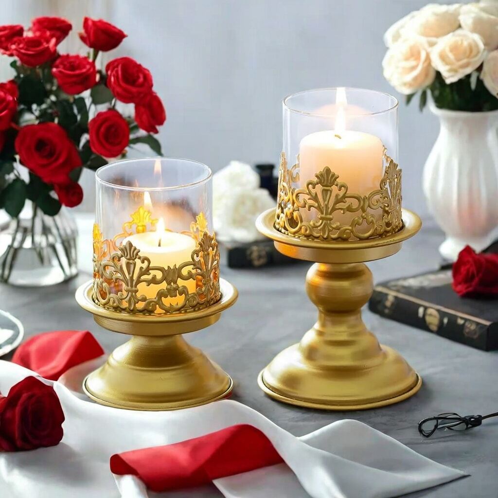 金のアイアン工芸品、田園スタイル、2個セットのキャンドルスタンドはエレガント。繊細な技術で光と影が流れ、暖かい雰囲気を作り出します ...