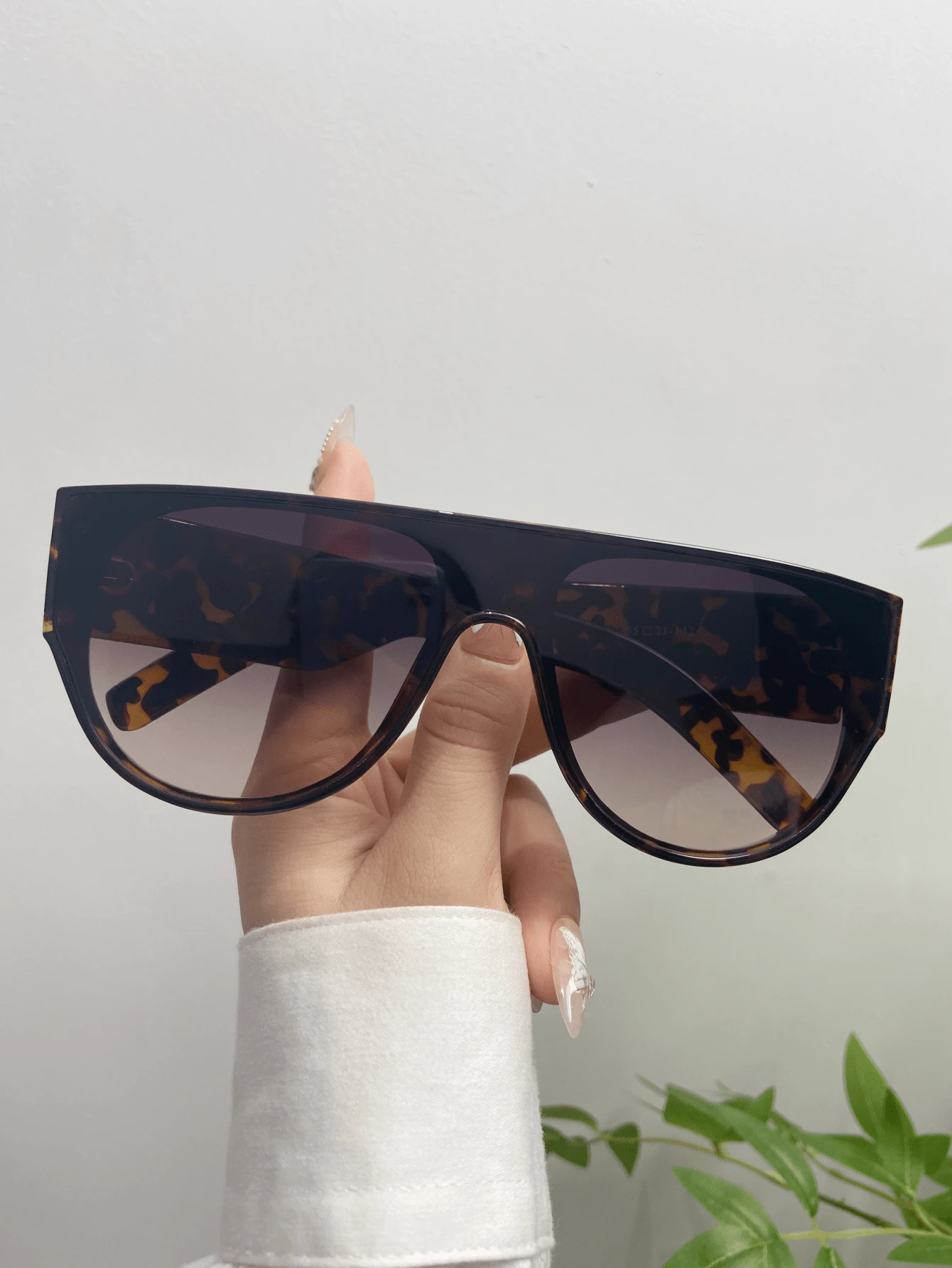 New Retro Personality Rivet Sunglasses For Women And Men, One-Piece ...