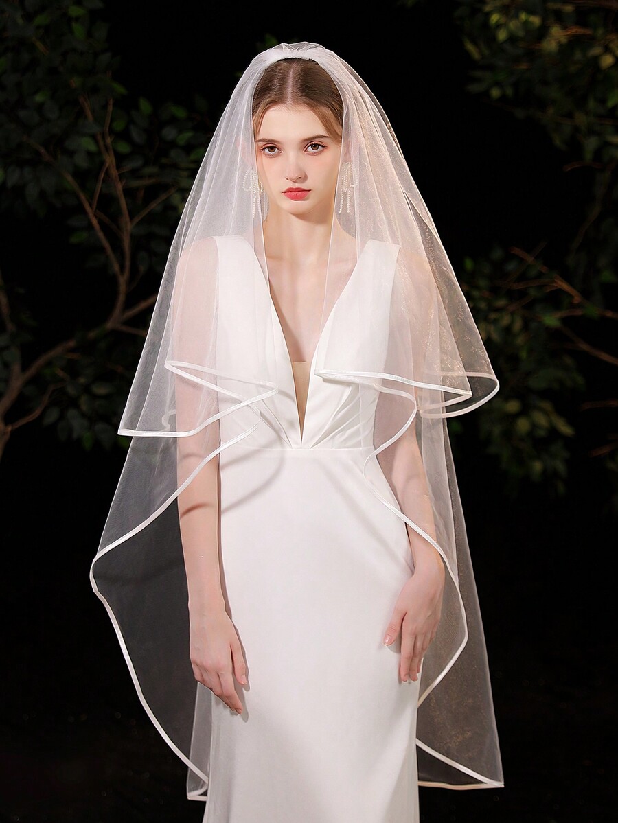 White And Elegant Bride's Veil Is Suitable For Waist Length Veils At ...